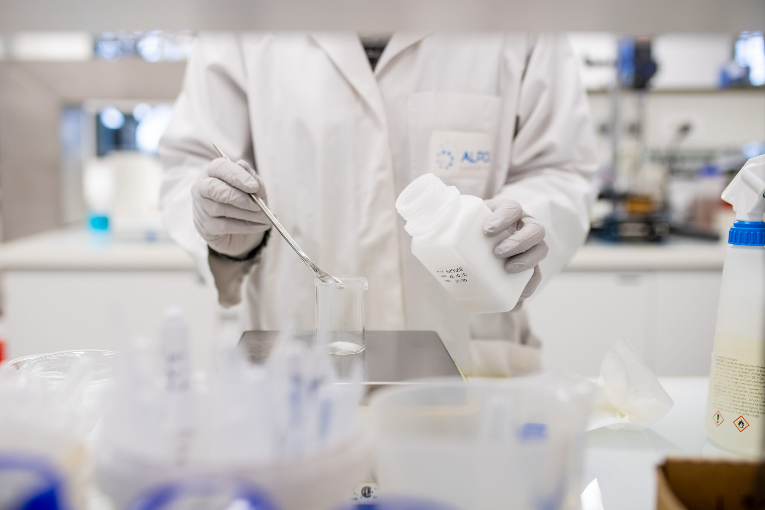 Launching a Cosmetic Brand: Why Expert Manufacturers Matter